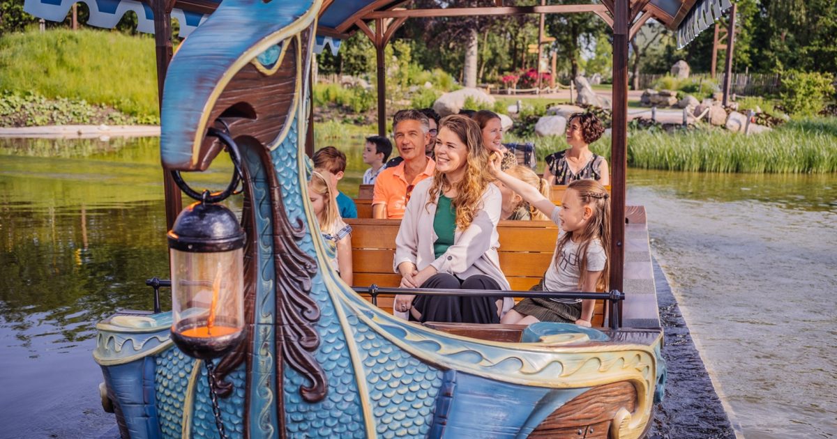 Merlin's Quest - a magical boatride -… | Theme Park Toverland